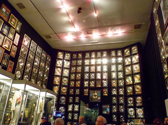 Graceland Mansion and Elvis' First Recording Session | The Music ...